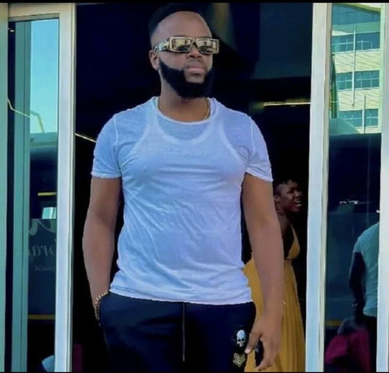 Famous Zimbabwean gospel singer collapses and dies while performing on ...